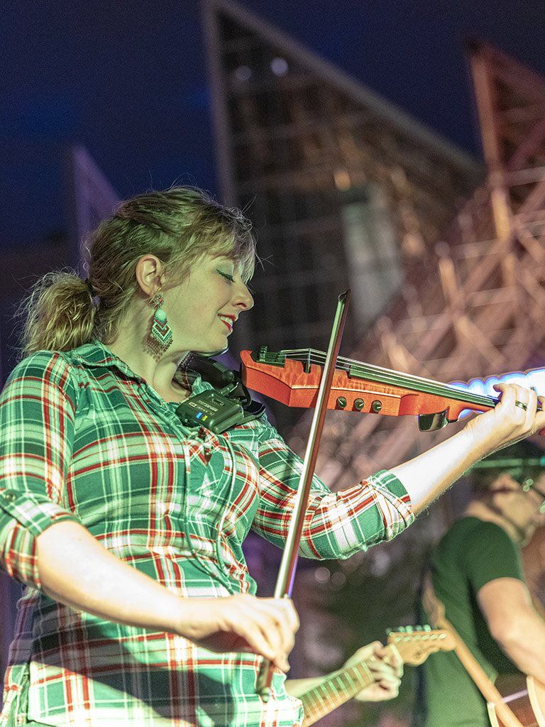 NS Design Artist | Anna Blanton | Electric Violin CR5